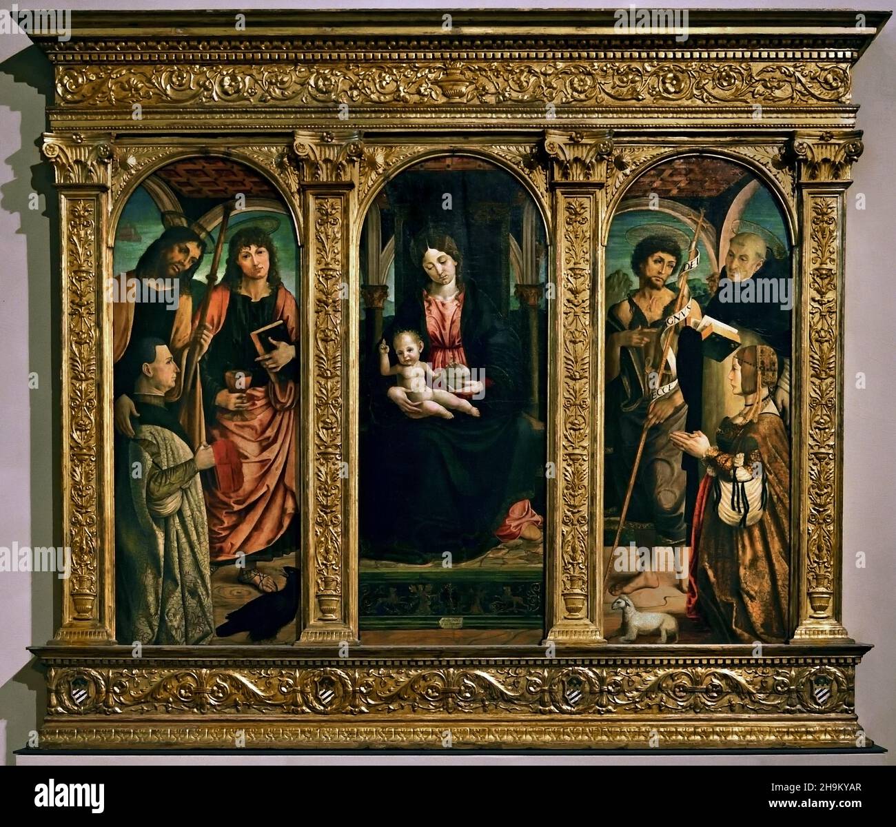 Polyptychon mit madonna und kind auf dem thron -Fotos und -Bildmaterial in hoher Auflösung – Alamy